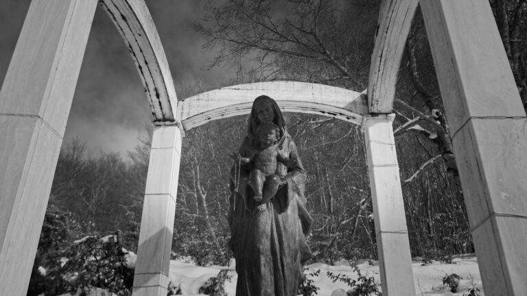 Carne et ossa di Roberto Zazzara: la sacralità di un rito crudele